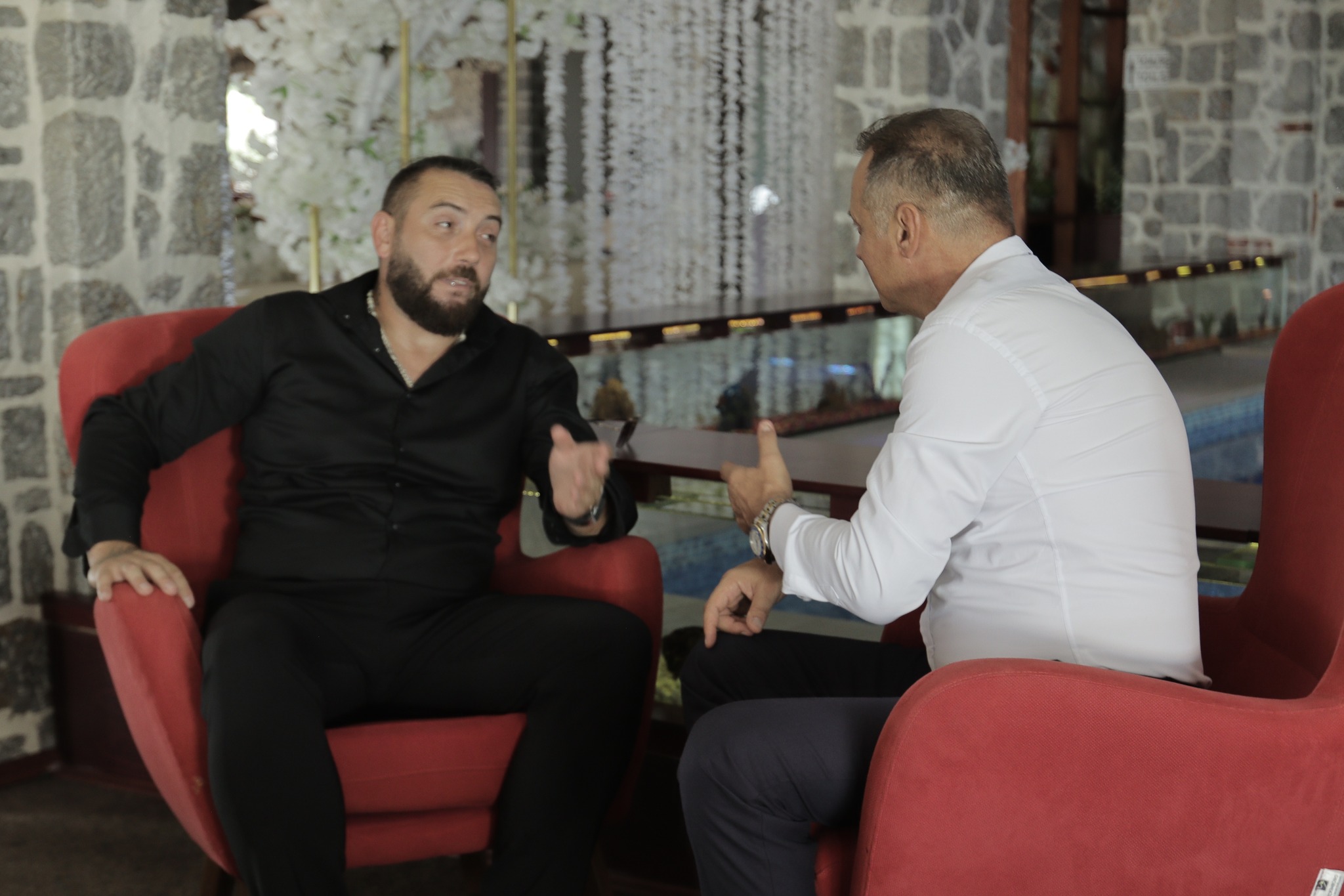 Благоја Грујовски и Гоце Пејковски промовираа дует песна и спот за истата Estrada Plus